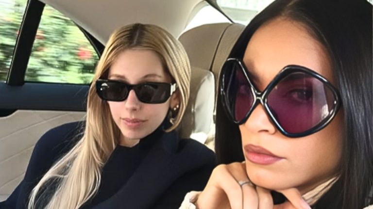 Elodie alla Milano Fashion Week sfoggia maxi occhiali con lenti prugna ...